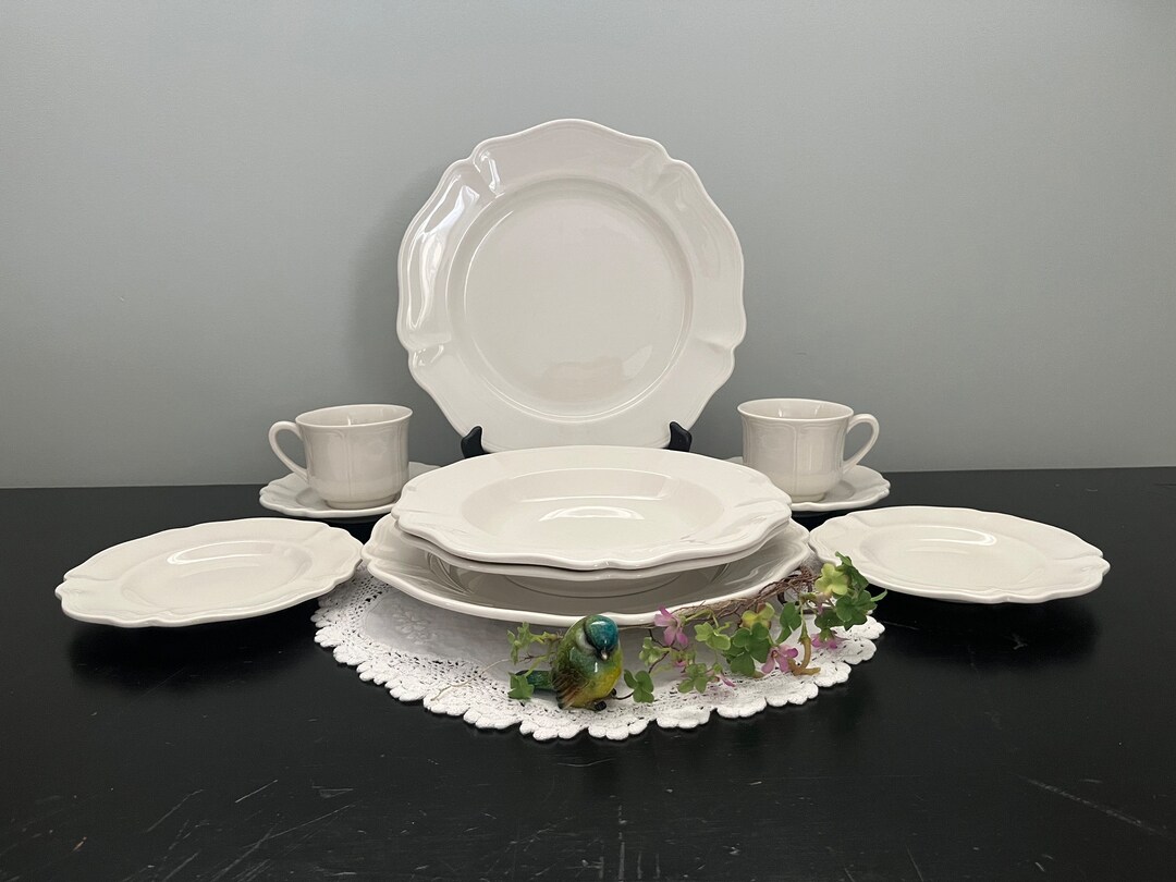 Red Cliff Ironstone Heirloom Pattern Set of 2 5 Piece Place Setting ...