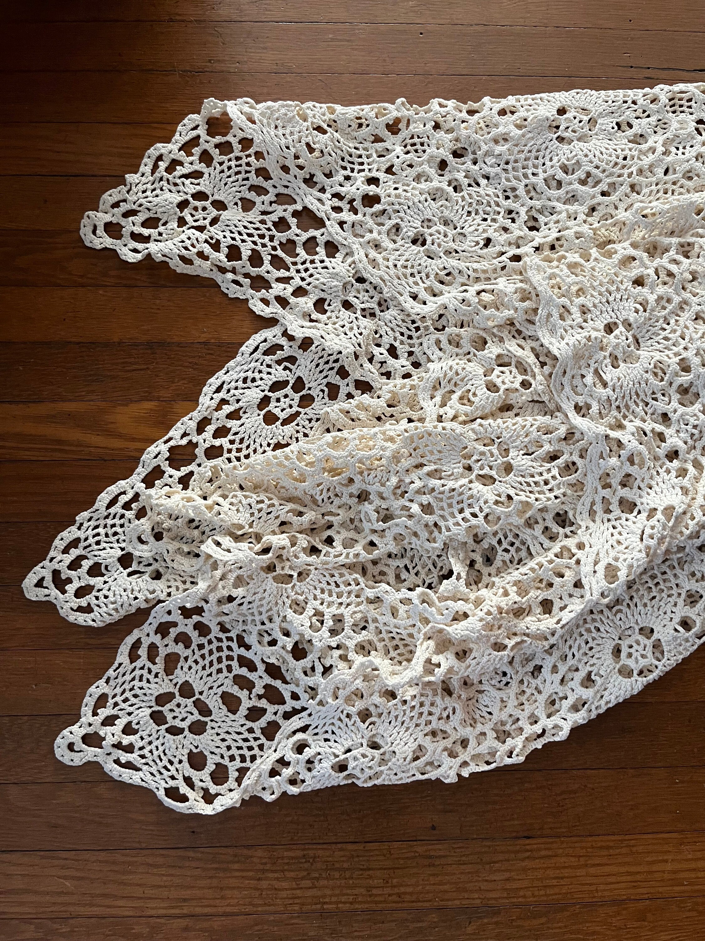 Vintage Crocheted Tablecloth Bedspread Lace Throw Handmade Crochet ...