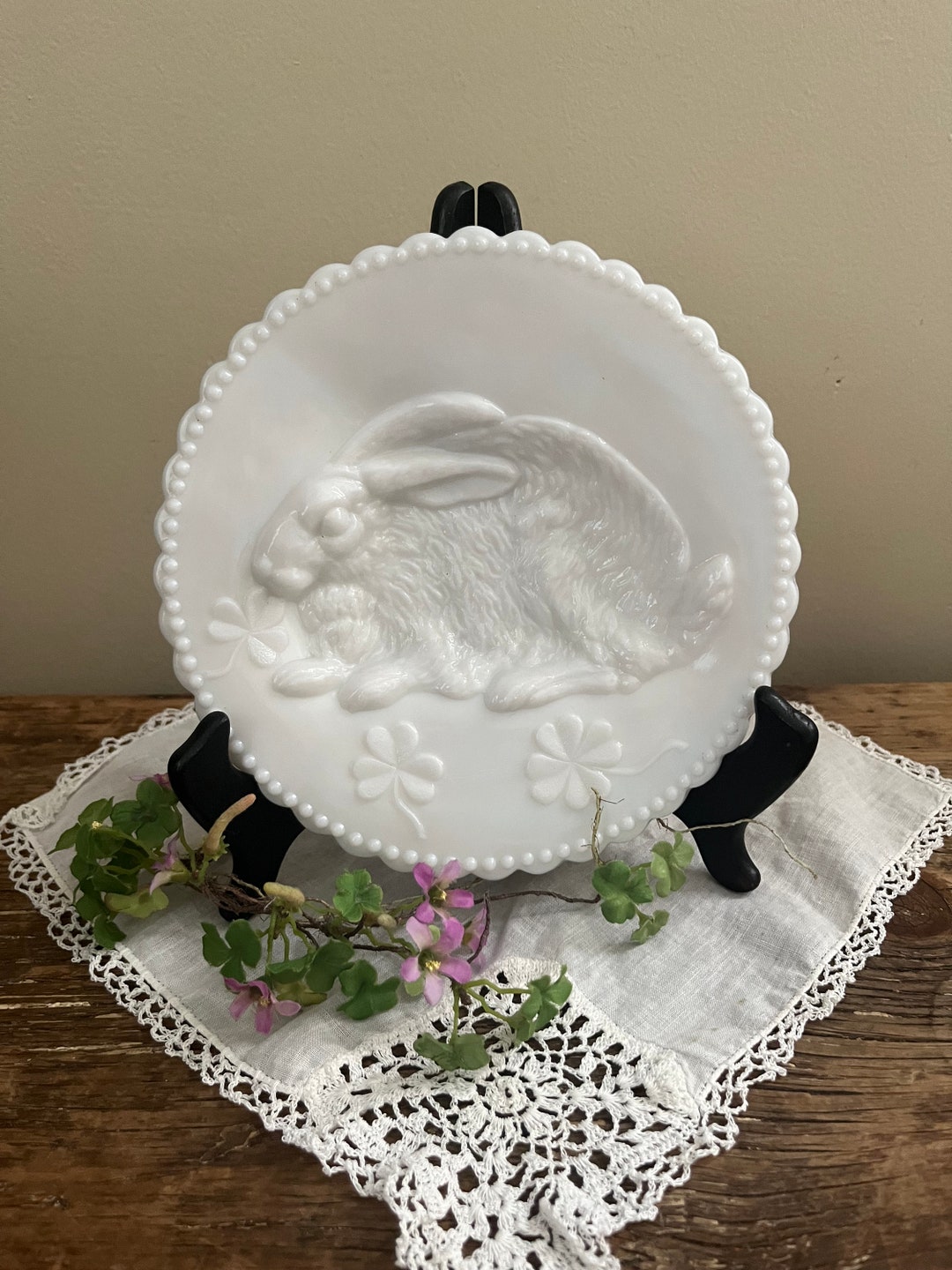 Vintage Milk Glass Rabbit Plate - Vintage Bunny Pattern Milk Glass ...