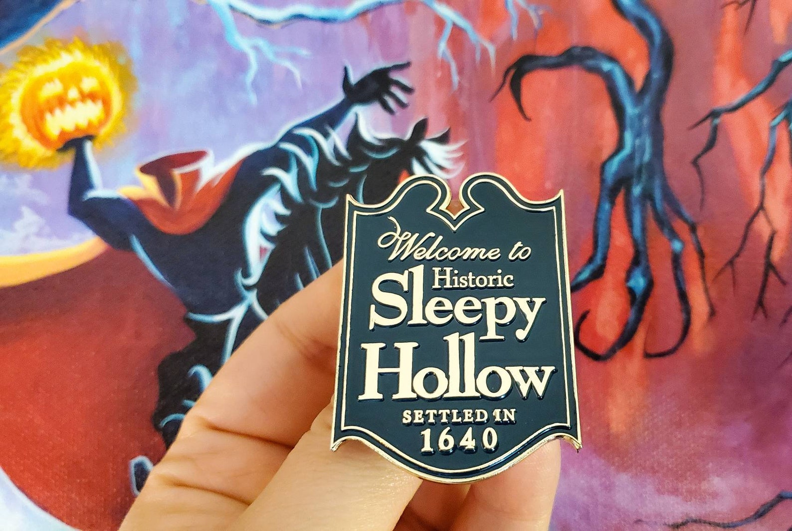 WELCOME to SLEEPY HOLLOW Sign Golden Metal & Enamel Pin - Etsy
