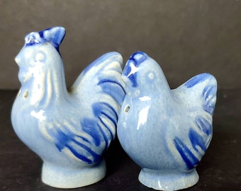 Pair of Vintage Ceramic Rooster & Chicken Salt Pepper Shakers Blue Hen ...