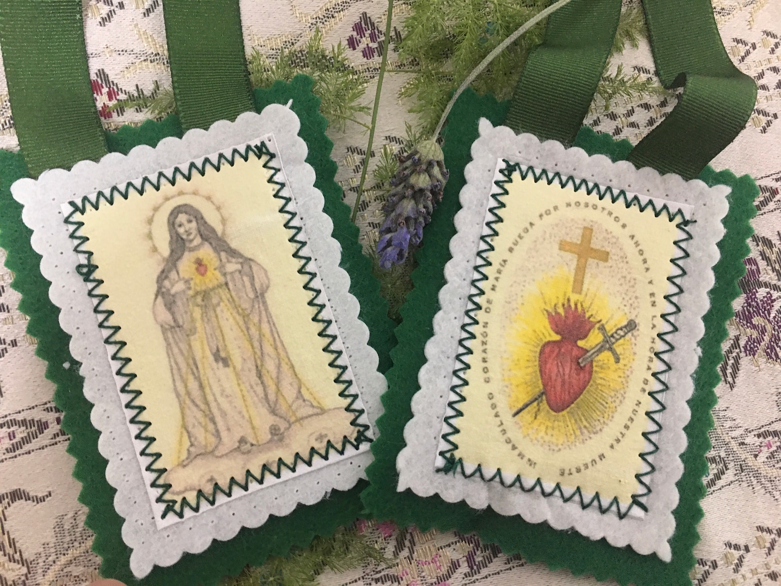 El Escapulario Verde. | Etsy