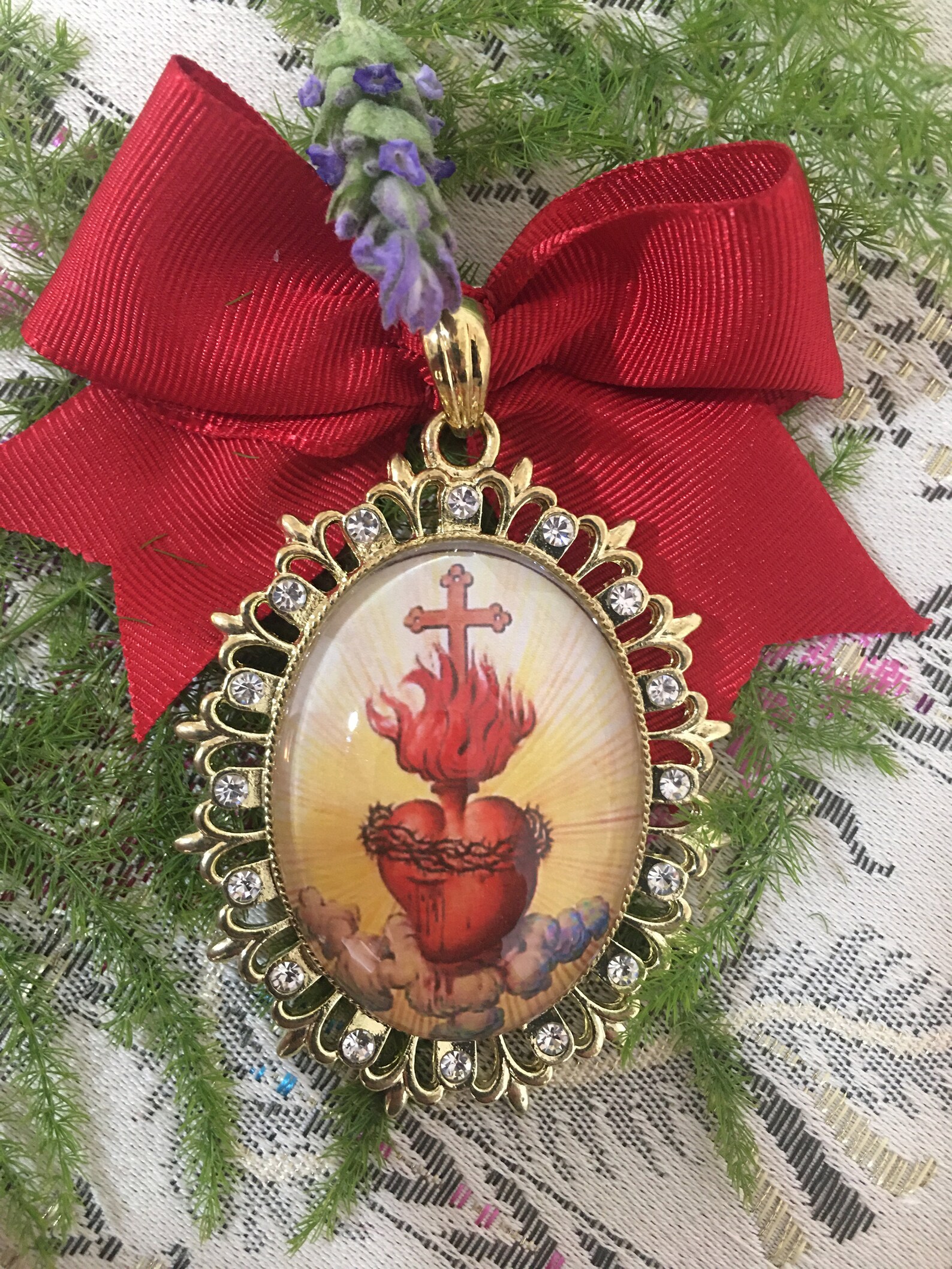 Sacred Heart of Jesus. Medallion Brooch. - Etsy UK