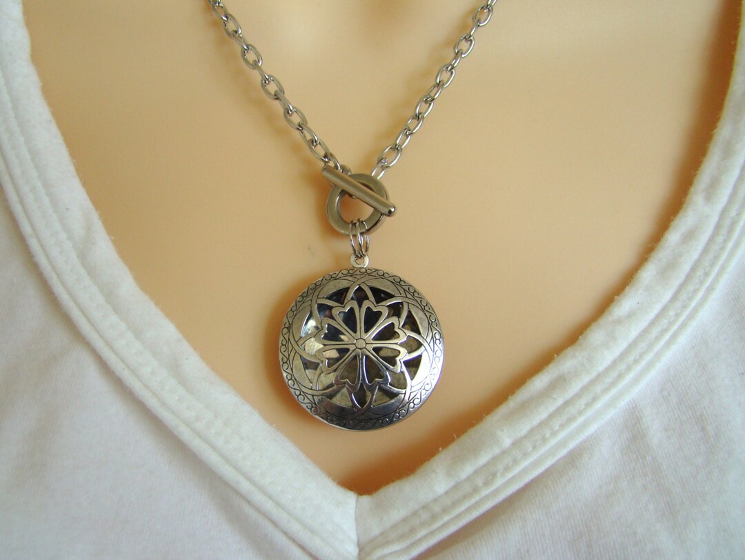 Simplicity Antique Silver Essential Oil Diffuser Necklace, Aroma ...