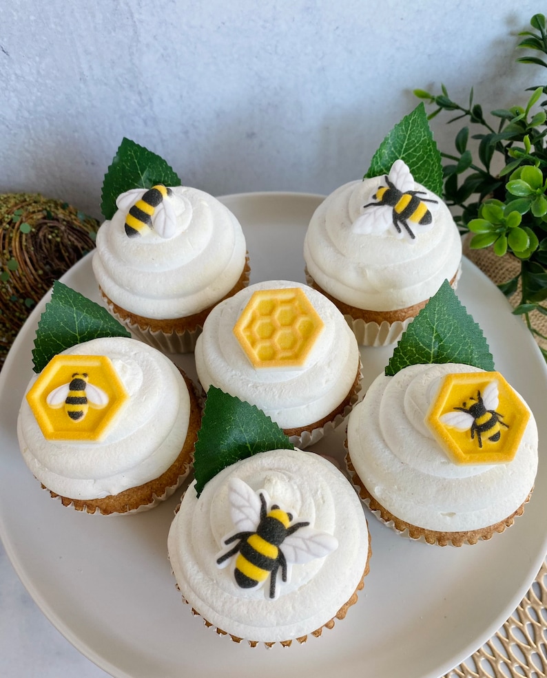 15 HONEY BEES EDIBLE Sugar Cupcake or Cake Toppers Bee - Etsy