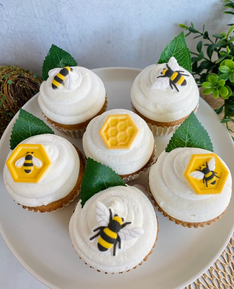 15 HONEY BEES EDIBLE Sugar Cupcake or Cake Toppers Bee - Etsy