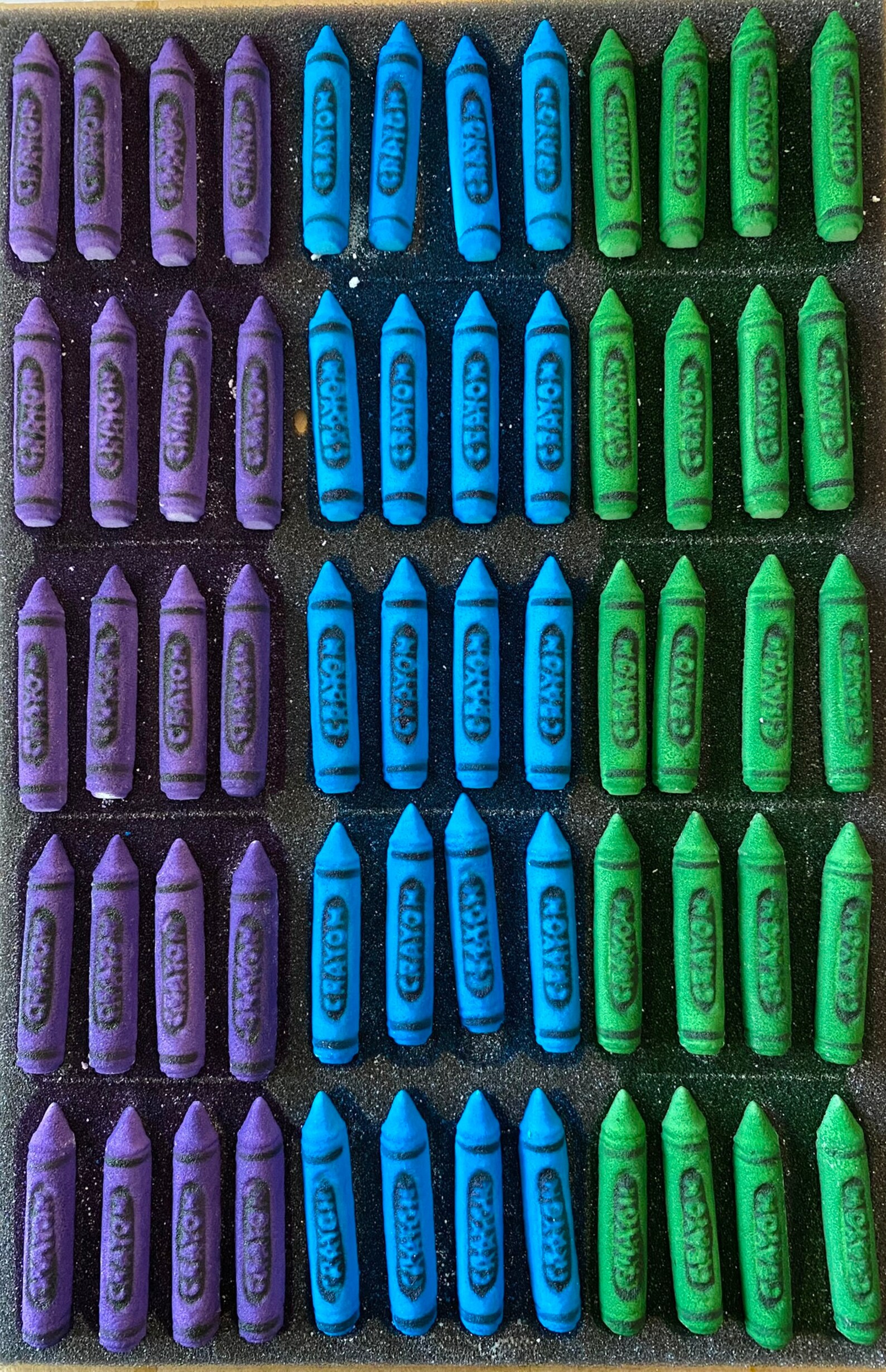CRAYON ASSORTMENT EDIBLE Sugar 12 or 24 Pieces Cupcake or Cake Toppers ...
