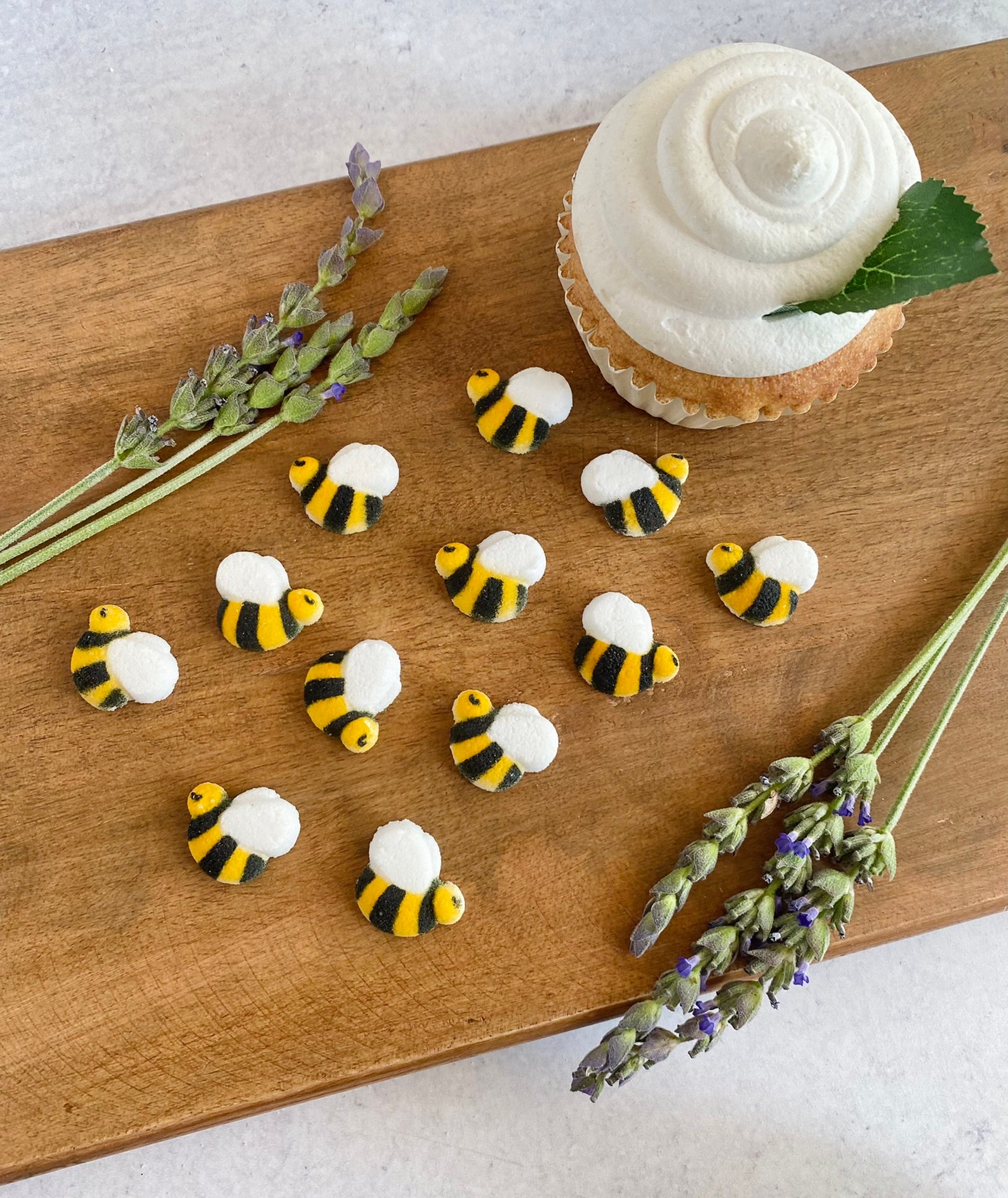 24 BUMBLE BEE EDIBLE Sugar Cupcake or Cake Toppers by Decopac - Bee ...