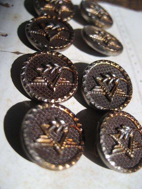 9 Vintage Buttons Small Metal Victory Buttons - Etsy
