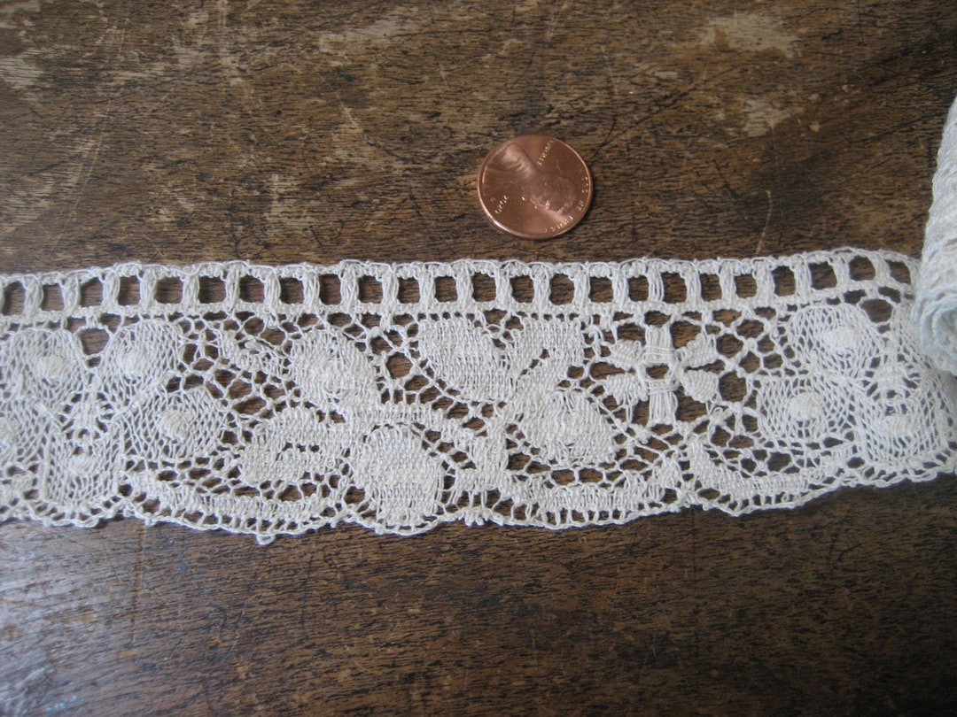 Vintage Shelf Lace With Flower and Leaves Design, Vintage Filet Netting ...