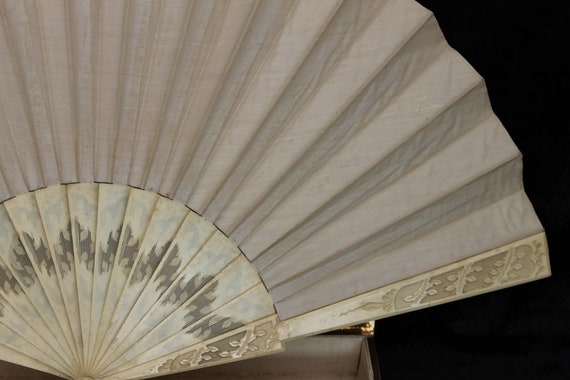 Victorian cream silk satin painted hand fan, antique … - Gem