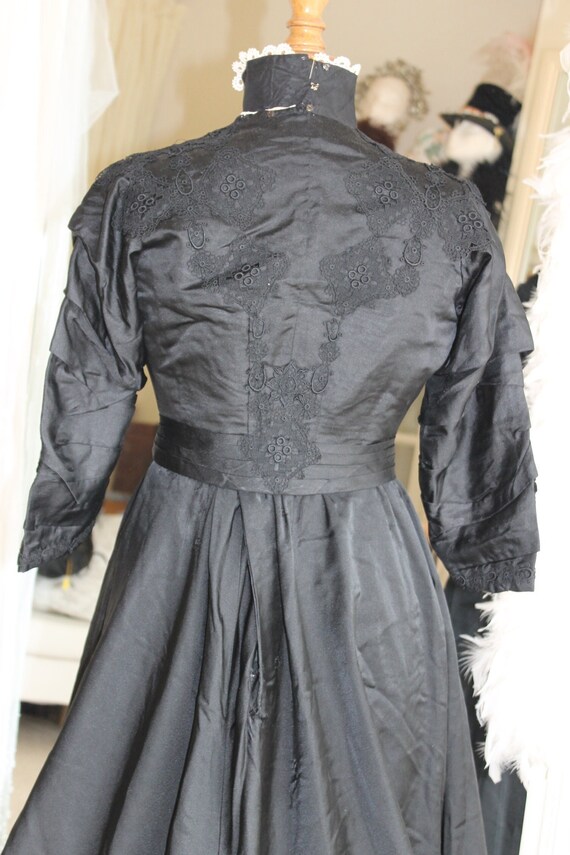 1870s/1880s black Victorian lined heavy lace short sl… - Gem