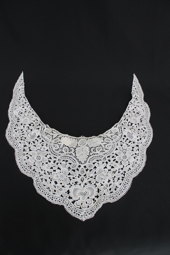 delicate antique 19th century - Gem