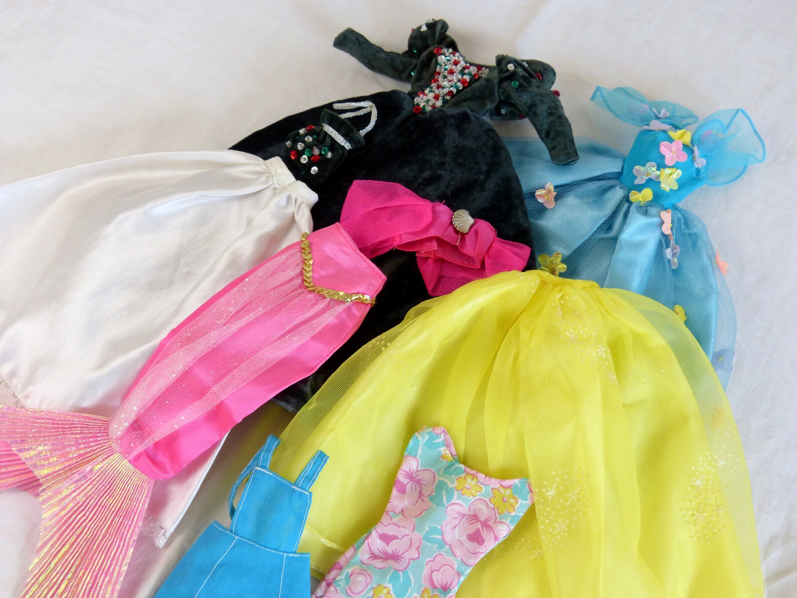 1990s BARBIE Fashion Doll by MATTEL Clothes Lot - 1991 Happy Holidays ...