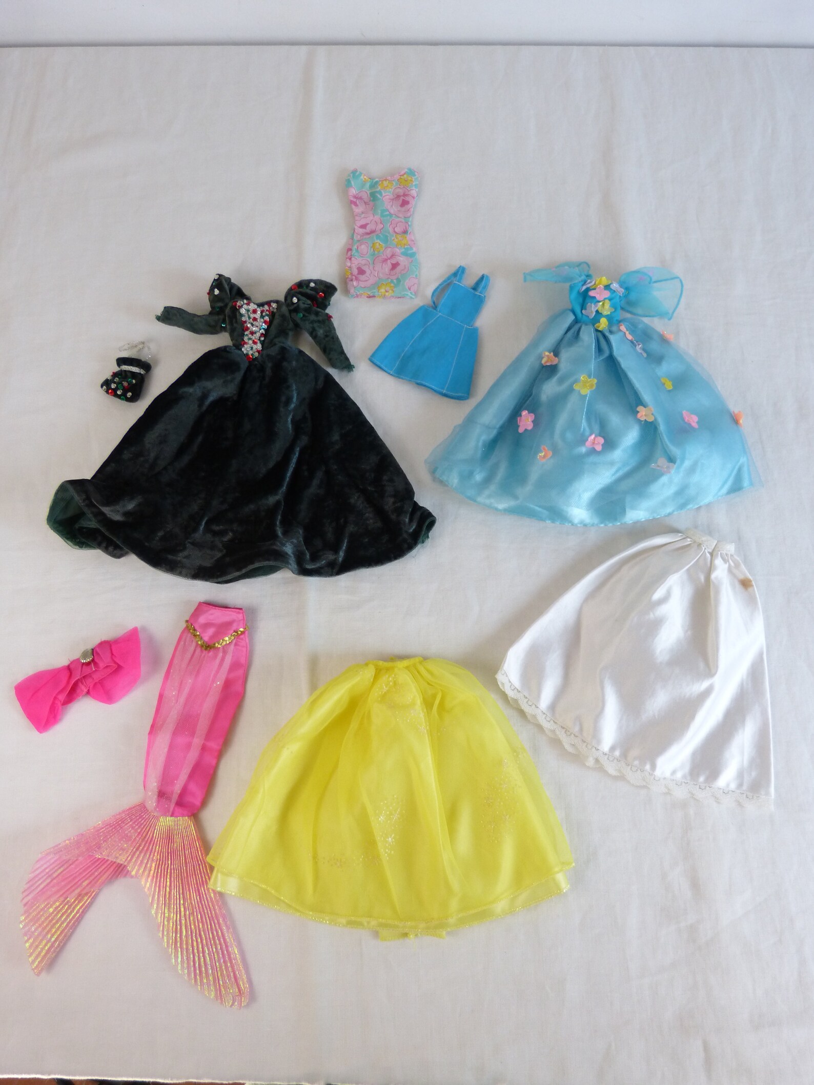 1990s BARBIE Fashion Doll by MATTEL Clothes Lot - 1991 Happy Holidays ...