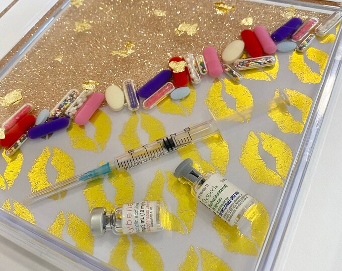 Clear Acrylic Tray With Botox Vials, Needle and Multicolor Pills in ...