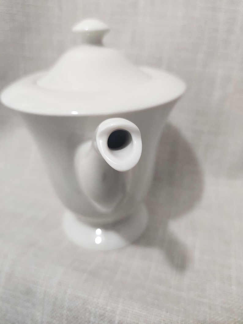 White Minimalist Tea or Coffee Pot - Etsy