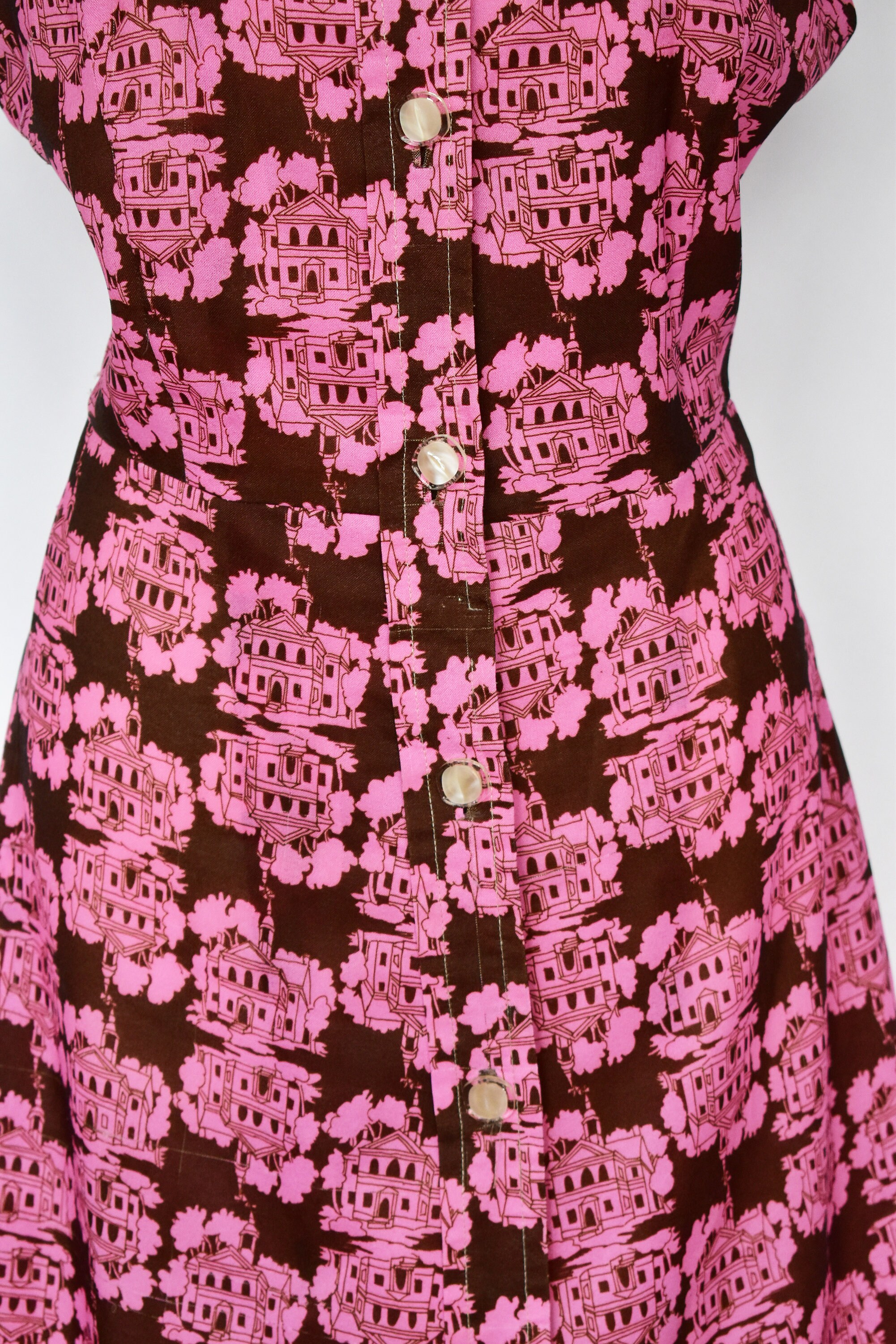 40's Iconic Print Dress Salmon Pink Medium Goodwood Twinwood 40's Iconic Print Dress Salmon Pink Medium Goodwood Twinwood