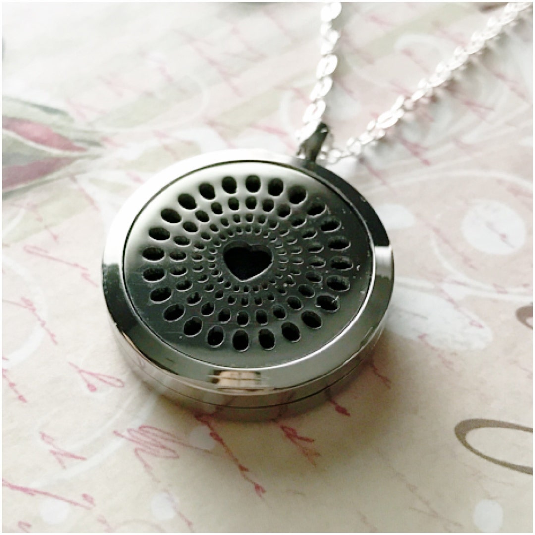 Aromatherapy Essential Oil Diffuser Locket - Heart Pendant - Magnetic ...