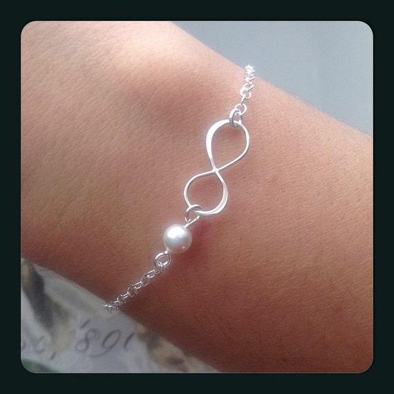 Best Friend Infinity Bracelet With Pearl Personalized Sterling Silver Infinity Bracelet Swarovski Pearl Gift Sister Birthday Present Etsy