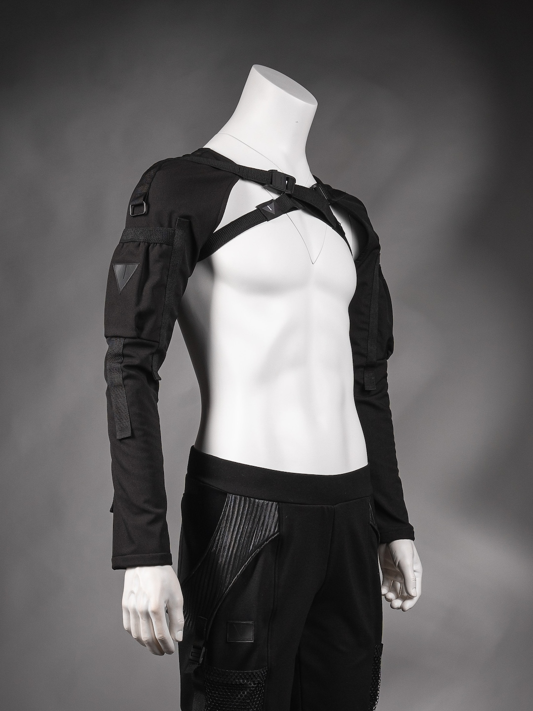 Futuristic Modular Sleeve System – Softshell Arm Harness With Fidlock ...