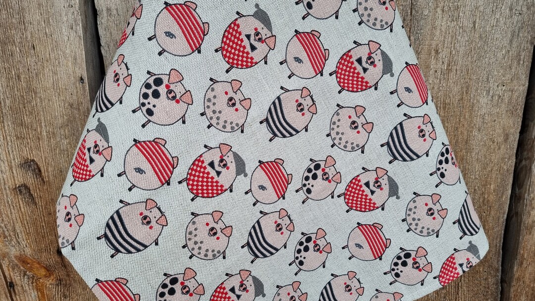 Farm Towel With Pigs Farm Lovers Gift Farm Gift Pigs Towel Kitchen ...