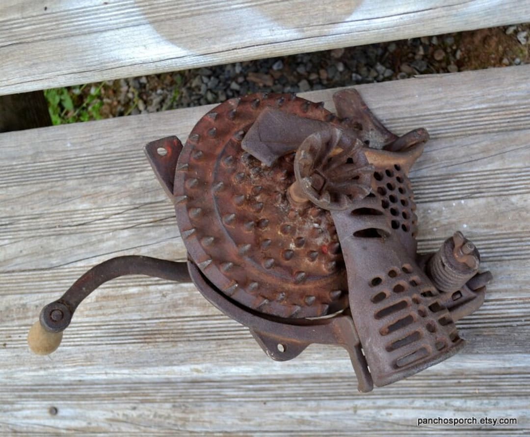 Vintage Corn Sheller Husker Shucker Hand Crank Metal Gadget Farm Hand ...