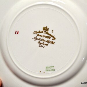 Vintage ELIZABETH II CROWNING Bread Plate Set of 4 Burgundy Gold Trim ...