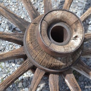 Vintage Wooden Wagon Wheel Hub: Rustic Farmhouse Relic, 14 Spokes - Etsy