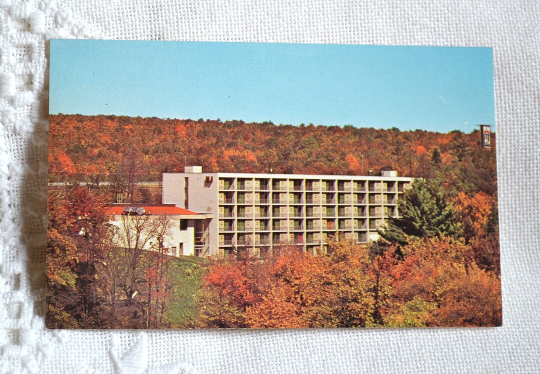 Vintage PENNSYLVANIA Postcard Howard Johnsons Motor Lodge Poconos ...