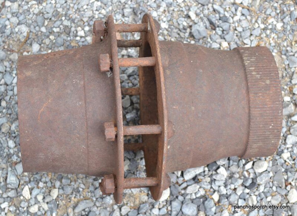 Vintage Rusty Cast Iron Wagon Wheel Hub: Steampunk Garden Art - Etsy