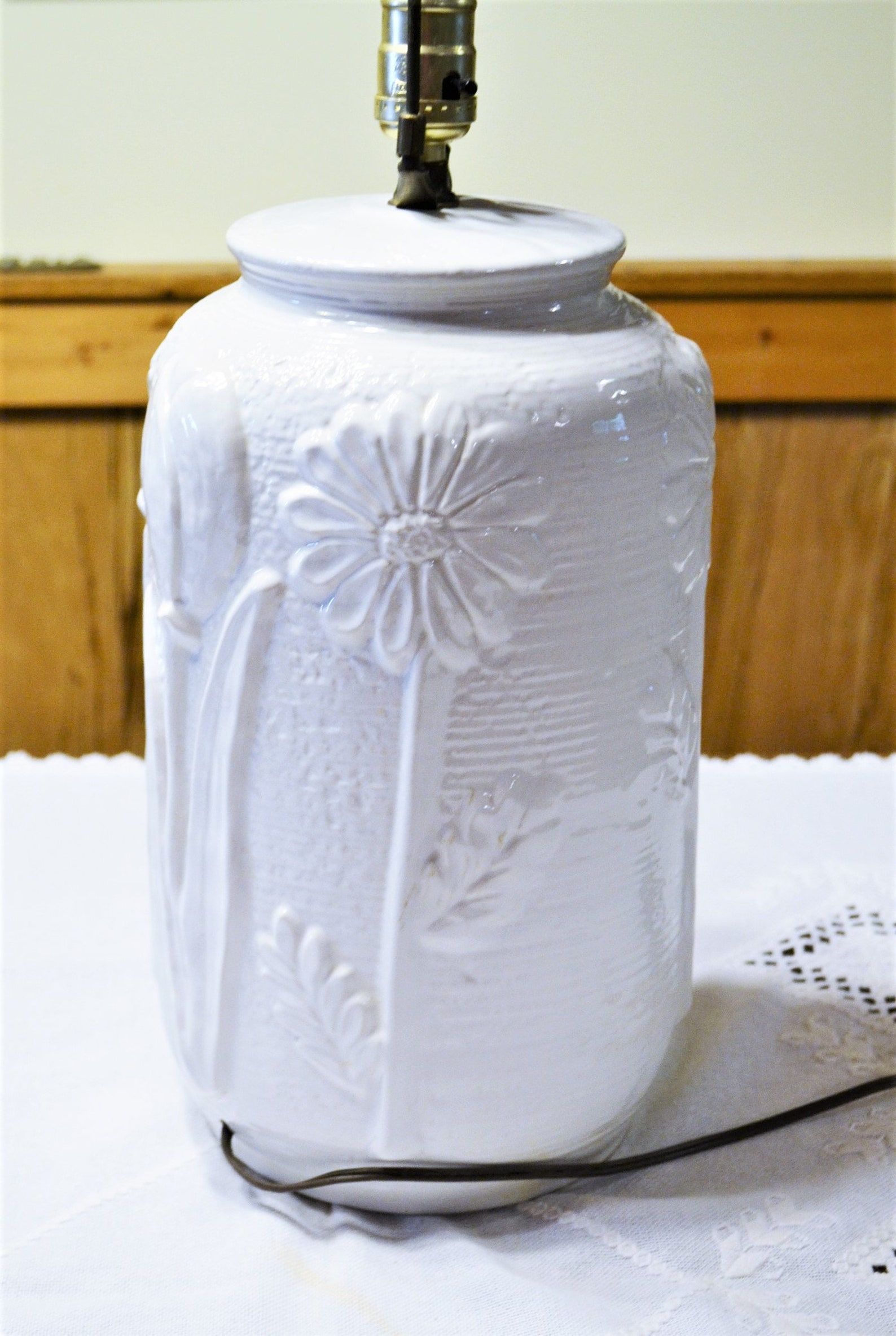 Vintage White Ceramic Table Lamp Floral Flowers Daisy Tulip - Etsy