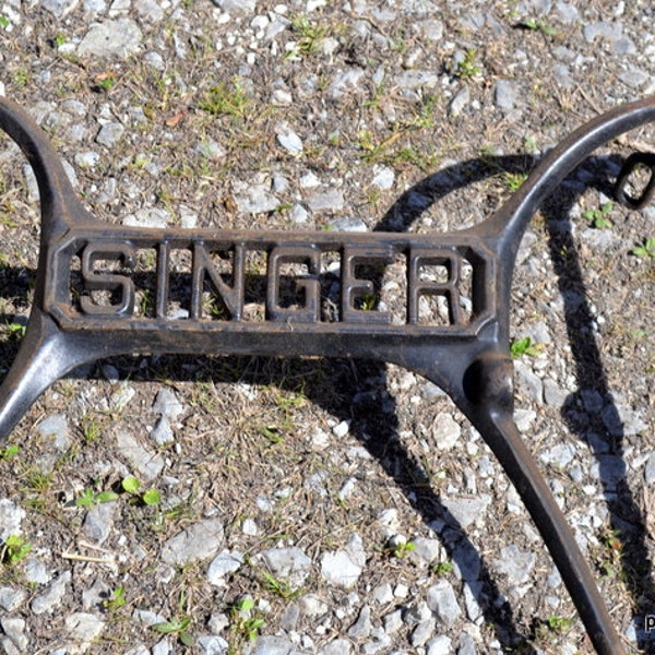 Vintage Singer Manufacturing Co. With Tools Table Singing Machine is ...