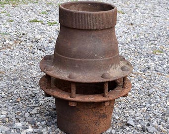 Vintage RUSTY METAL Wagon Wheel Hub Authentic Cast Iron Hub Repurpose ...