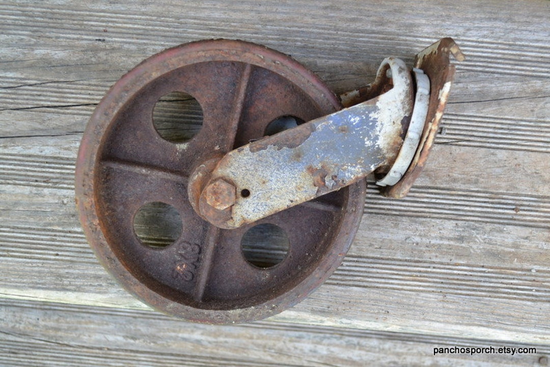 Vintage Large Rusty Metal Wheel Industrial Home Decor Rustic Salvaged ...