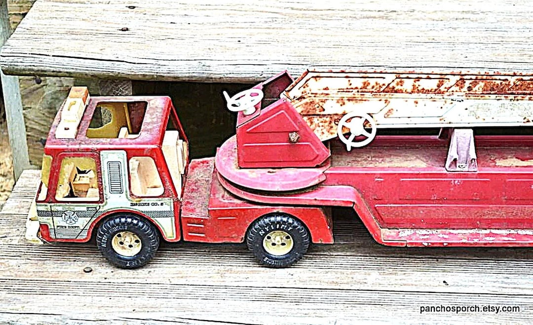 Vintage NYLINT Metal Fire Truck Toy Hook Ladder Truck Rusty Weathered ...