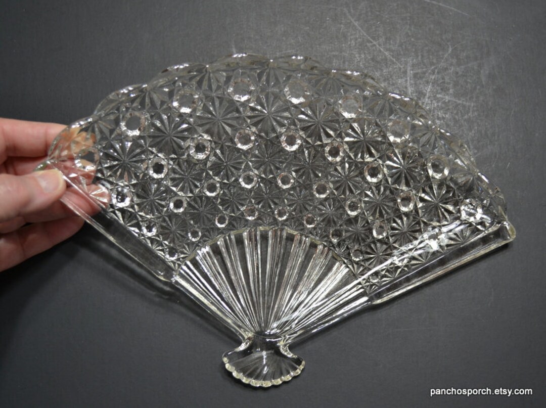 Vintage Glass Fan Shaped Dish Clear Glass Daisy Button Pattern Trinket ...