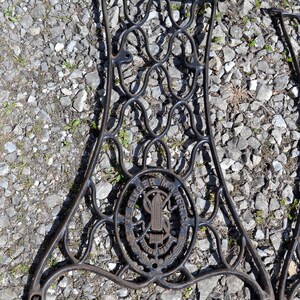 Vintage SINGER Treadle Sewing Machine Cast Iron Legs Parts Black Heavy ...
