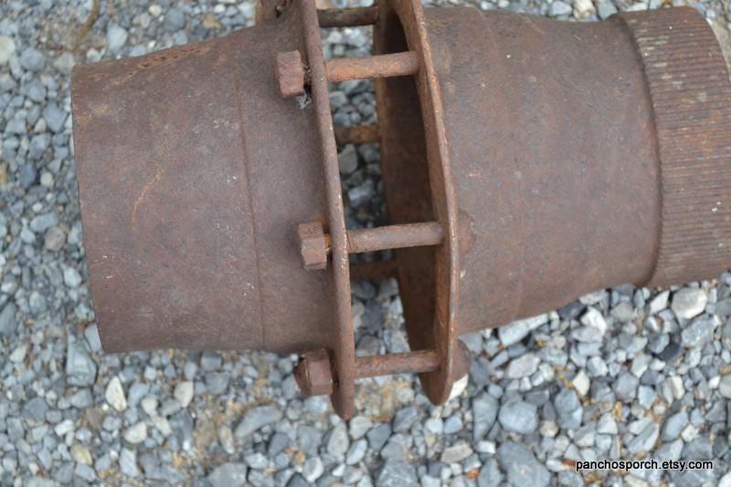 Vintage Rusty Cast Iron Wagon Wheel Hub: Steampunk Garden Art - Etsy