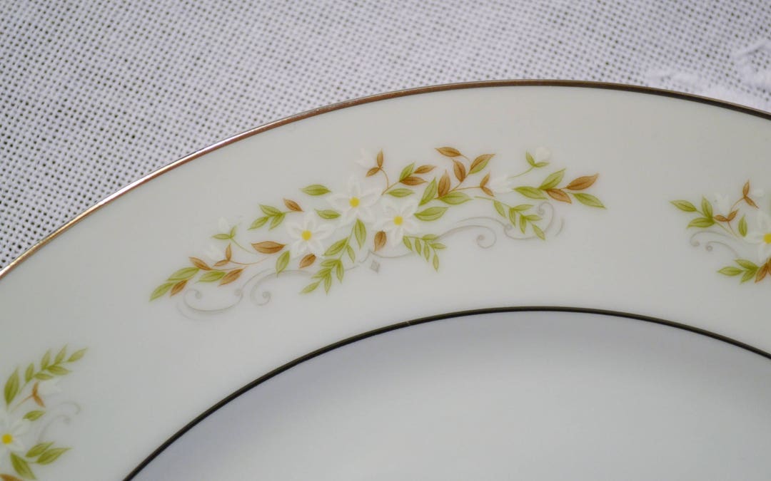 Vintage International Silver Springtime Dinner Plate Set of 4 Floral ...