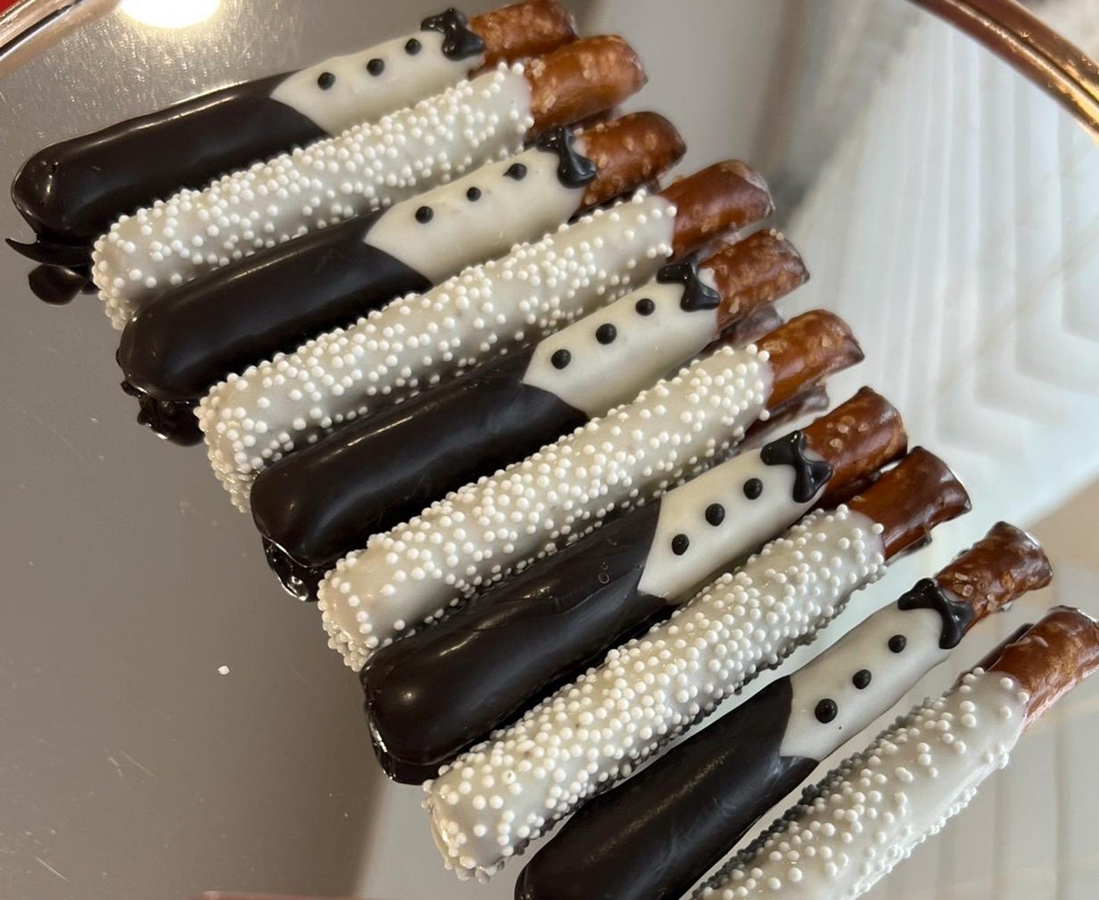 Bride and Groom MINI Chocolate Covered Pretzels: Wedding Favors - Etsy