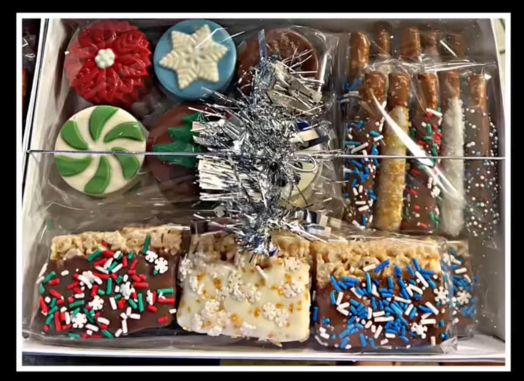 Christmas Chocolate Gift Box: Holiday Dipped Oreos & Pretzels - Etsy