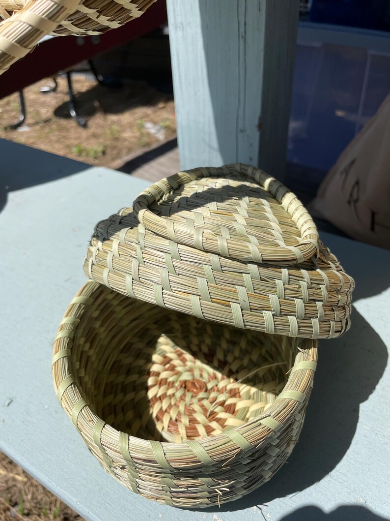 Handmade Gullah Sweetgrass Basket: African-american Craft From South ...