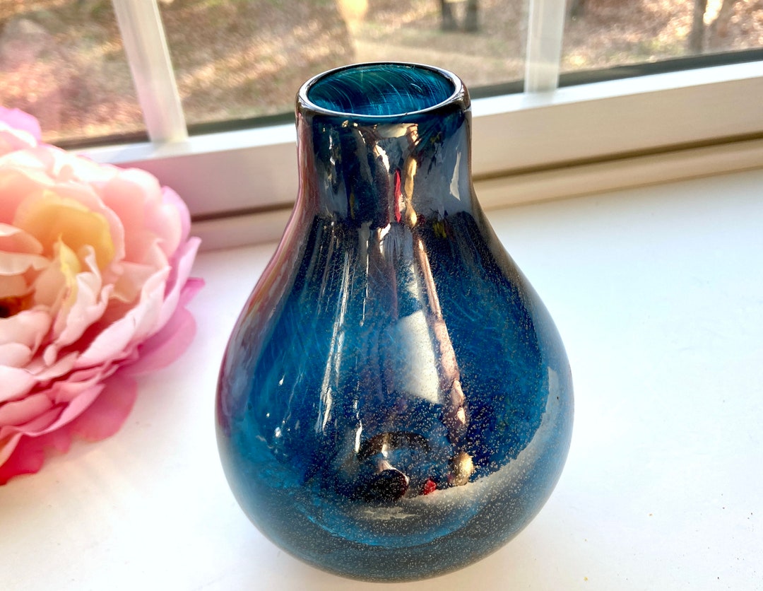 Deep Blue Bud Vase , Handblown Glass, Hand Blown Vase, Pretty Blue Vase ...