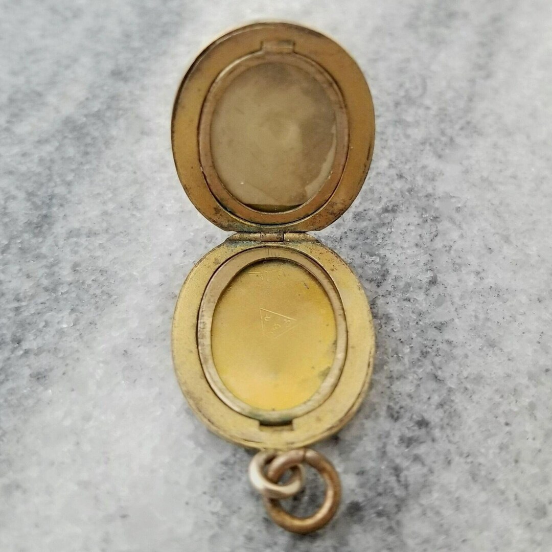 Vintage Shield Cartouche Center Gold Filled Oval Shaped Locket, 1 Inch ...