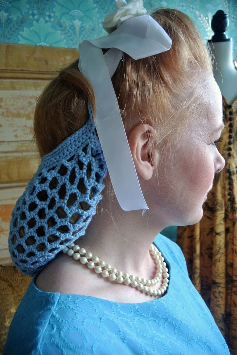 1940s Hair Accessories- Flowers, Snoods, Clips, Wigs, Bandannas