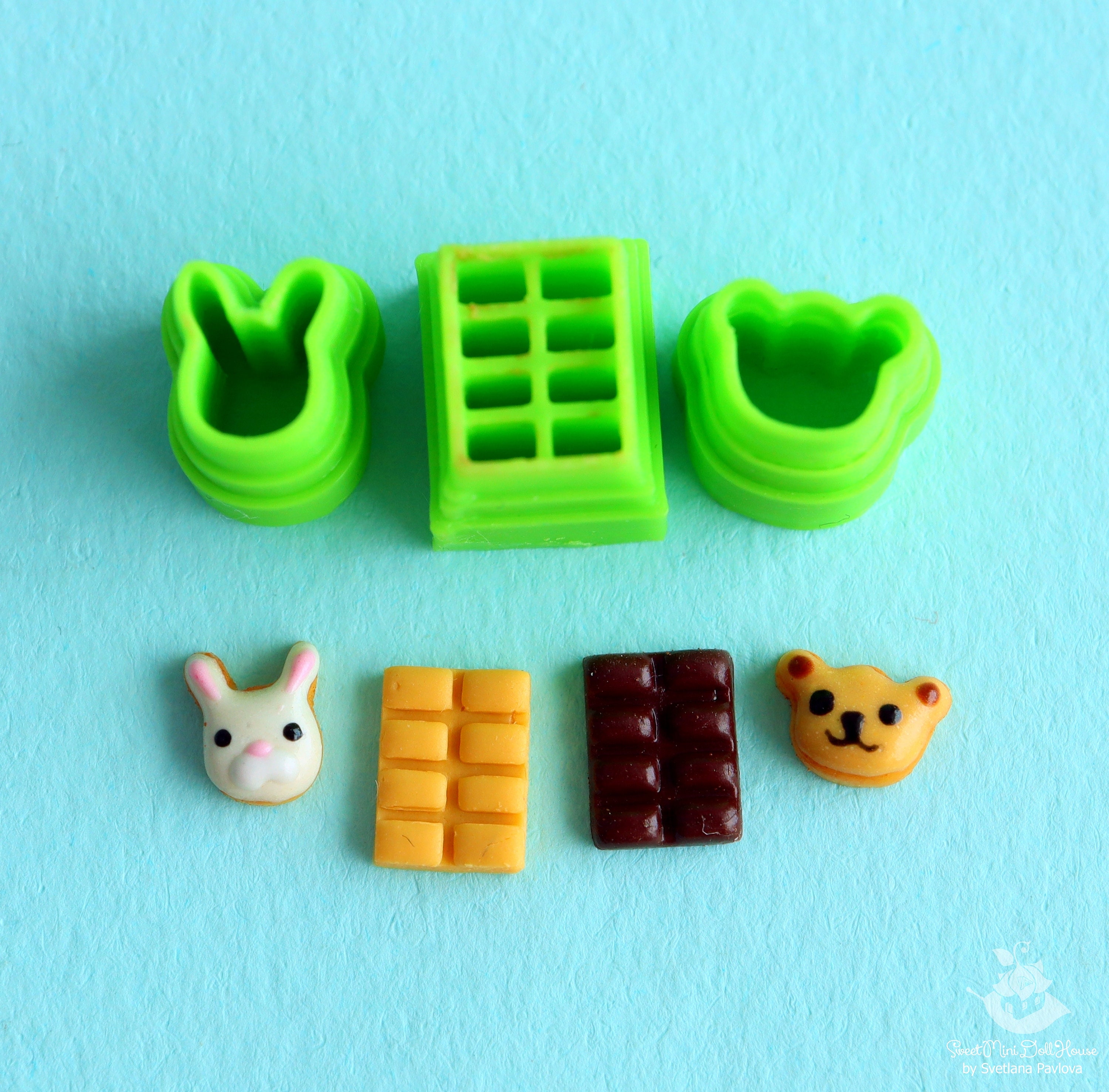 2 cm Custom cutters Miniature gingerbread are not included in the price ...