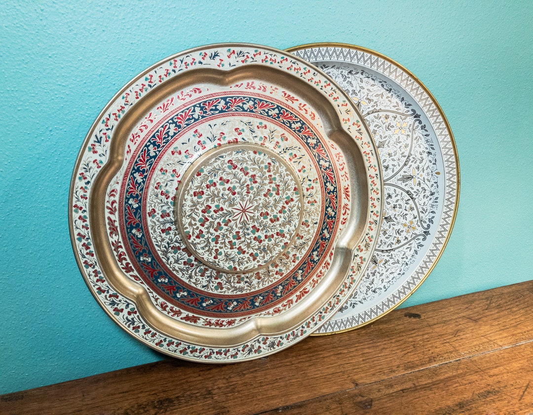 Vintage Tin Metal Round Serving Trays With Gold & White Floral Patterns ...