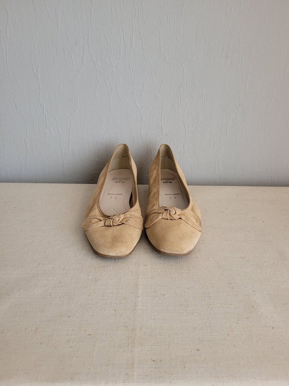 Vintage Suede Leather Pumps in Tan | Round Toe Low He… - Gem
