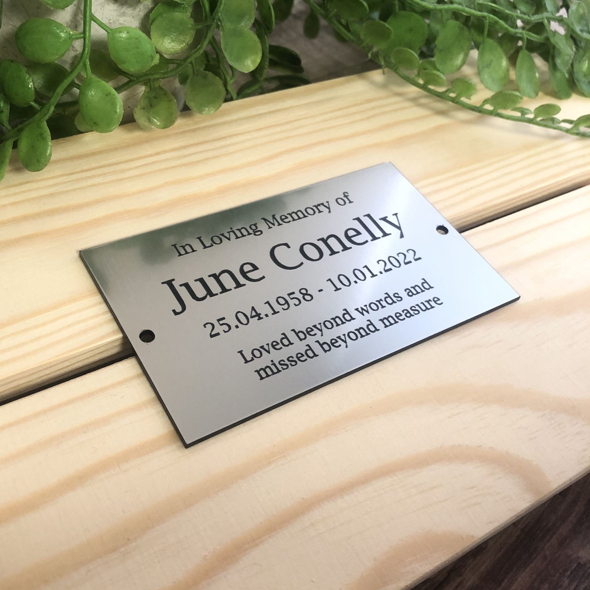 Personalised Memorial Bench Plaques - Remembrance All Weather Memorial ...